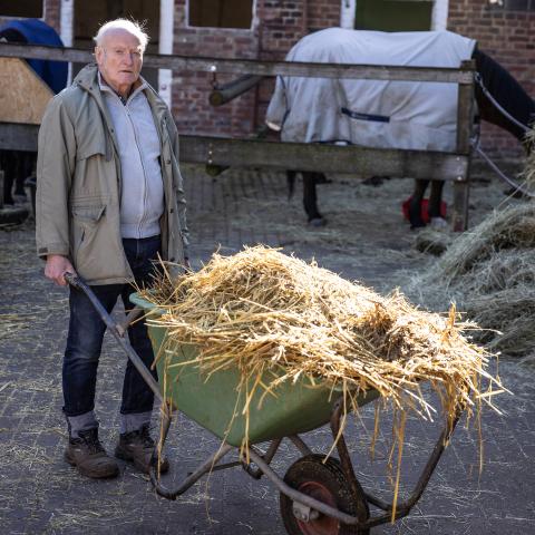 Durch den Monat mit Onno Poppinga (Teil 2): Braucht es wegen Krieg und ...